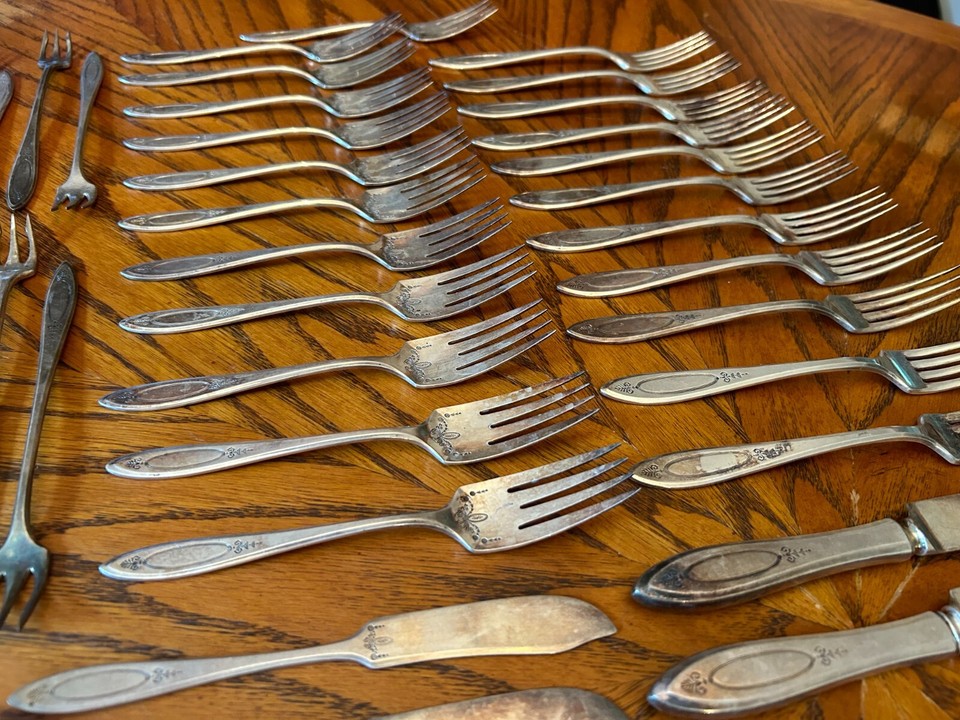 67-Piece Vintage Oneida Community Silverplate Flatware Set – Matching ...
