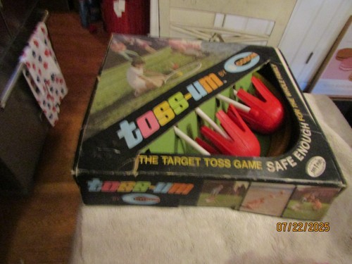 Vintage Cosom TOSS-UM Plastic Dart Ring Toss Game USA 1970's Complete w ...