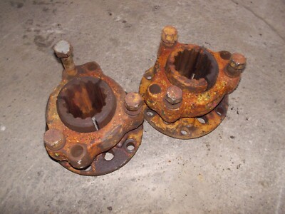 1948 John Deere A JD Tractor 9 bolt mount rear splined axle wheel hubs ...