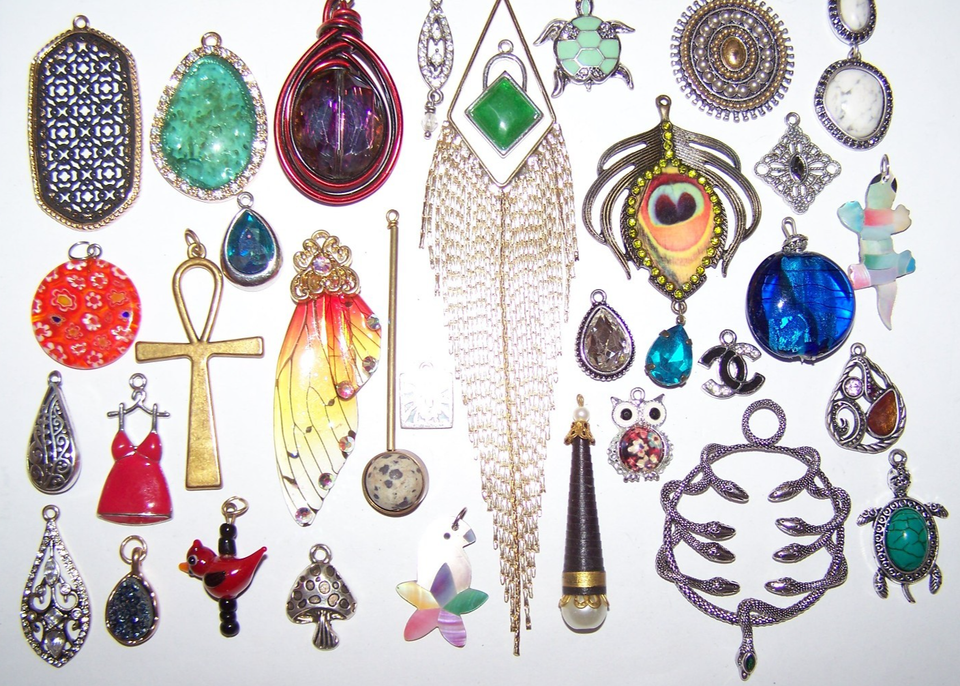 VTG~Mod Jewelry Findings Charm Lot GlassCardinal Shell Lizard Bird ...