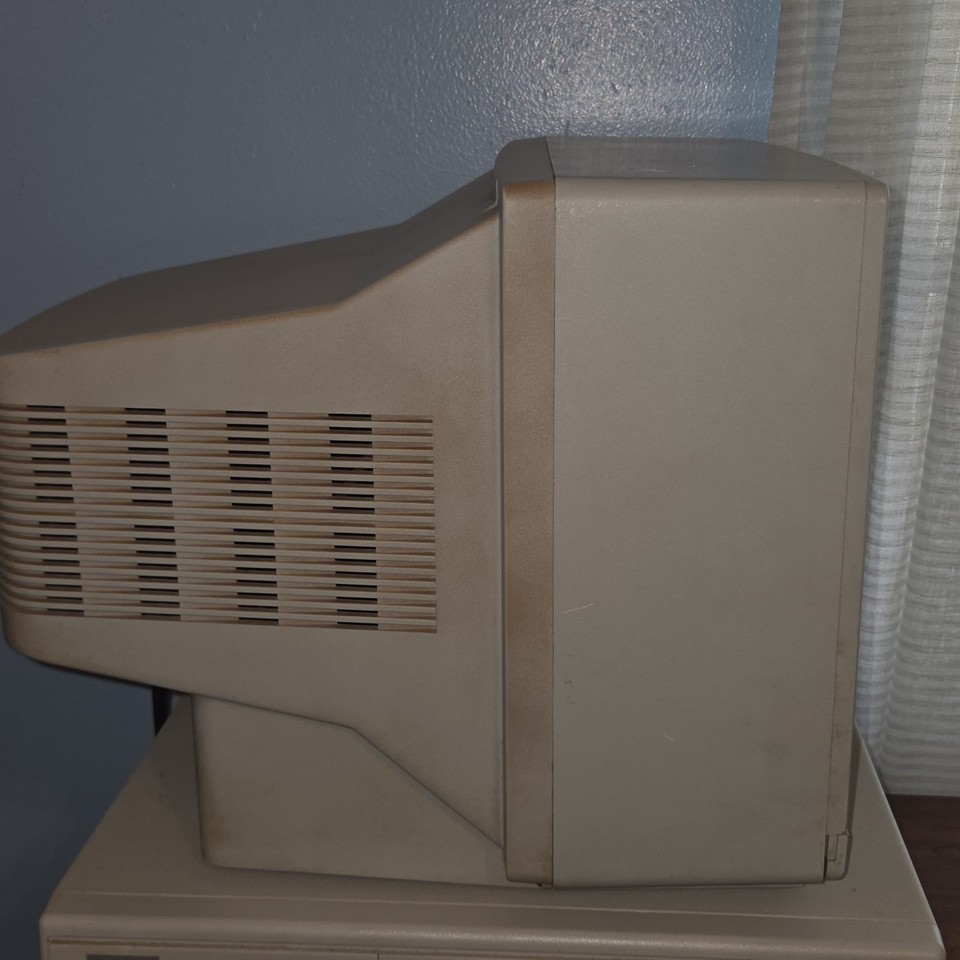 Tandy CM-11 RGB High Resolution Color Monitor (1989) – Vintage Computer ...