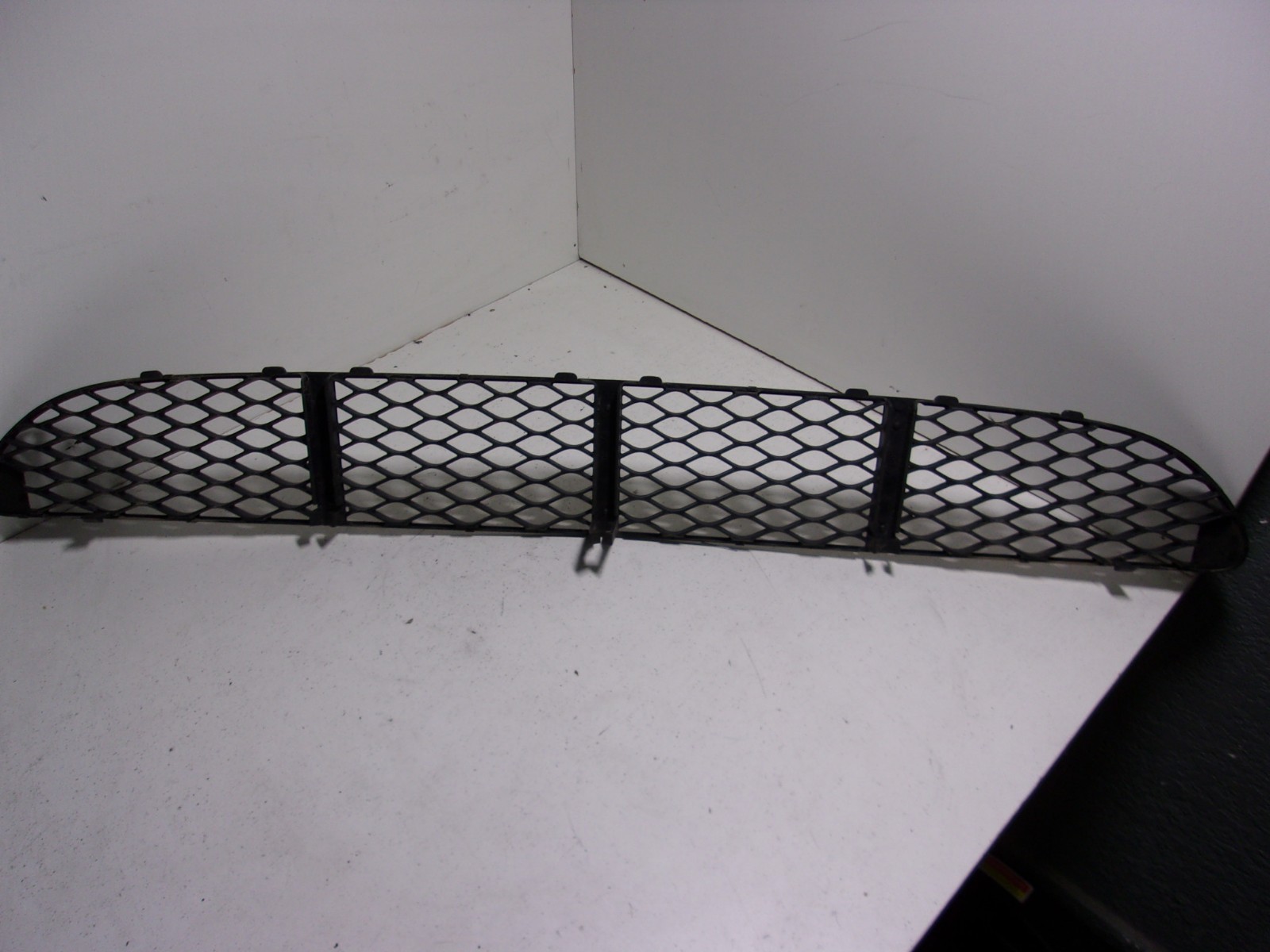 04 MERCEDES E320 FRONT LOWER CENTER BAMPER COVER GRILLE 2118850053 OEM ...