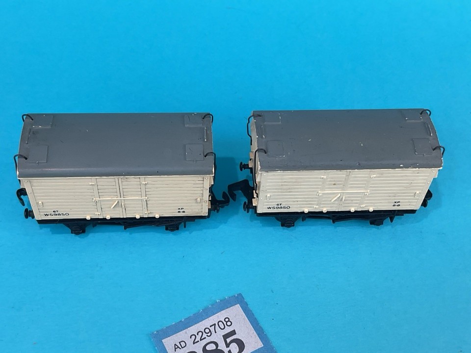 Hornby Dublo Two 4320 6-Ton Refrigerator Vans (WR), GC, No Box, 2/3 ...