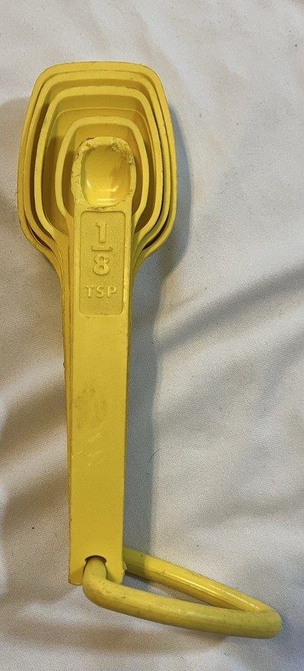 VTG Tupperware Yellow Plastic Measuring Spoons Teaspoon Tablespoon 5 ...