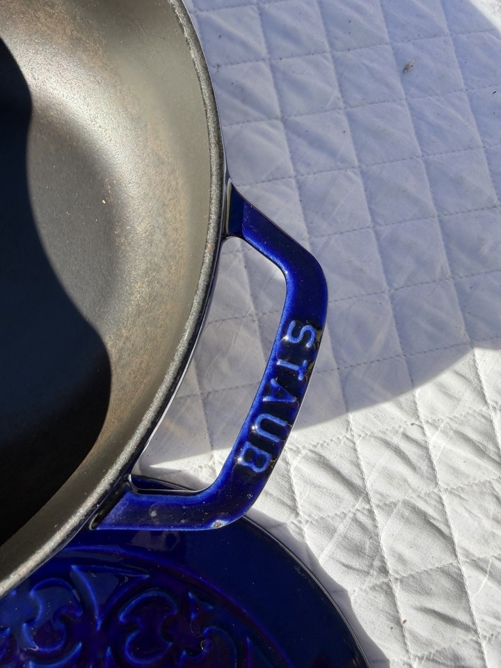 Clean Staub 3.75qt Essential French Oven Lilly Lid LA Marmite LYS Blue ...