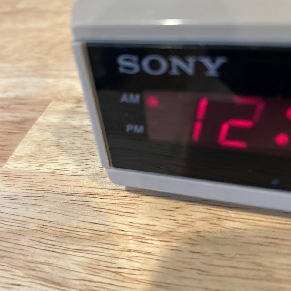 Vintage Sony Dream Machine AM/FM Alarm Clock Radio Tan ICF-C2W Tested ...