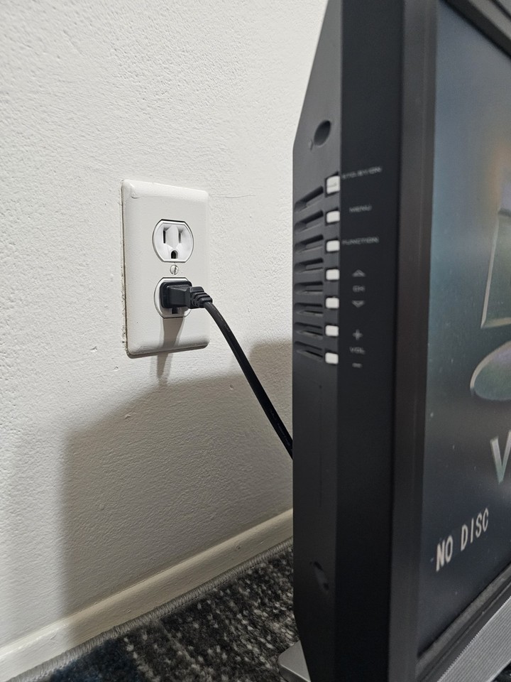 VTG TV/DVD Player/Monitor Combo TruTech PVS21175S1 - 17" LCD NO REMOTE ...