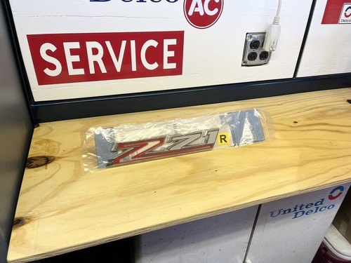 New NOS GM Z71 Fender Passenger RT Side Emblem 84632695 | eBay