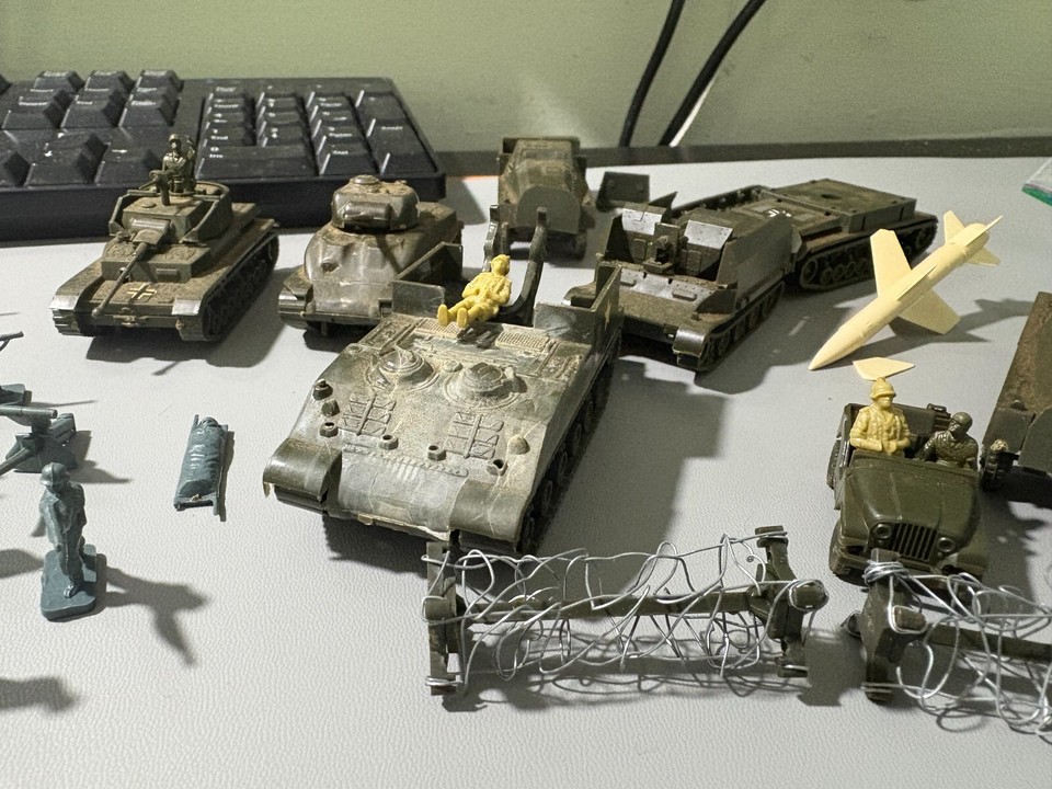 Roco HO Lot Tanks Trucks Cars Military Vehicles & Soldiers Austria DBGM ...