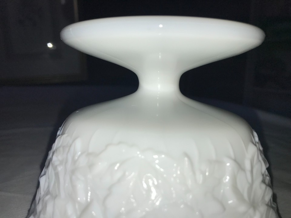 WESTMORELAND Milk Glass 3D MAPLE Leaf BRAMBLE Foot COMPOTE Scallop BOWL ...
