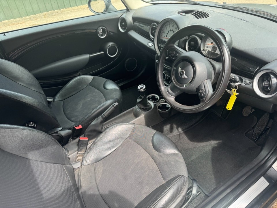 MINI CLUBMAN COOPER D 2011 - 61 PLATE | eBay UK