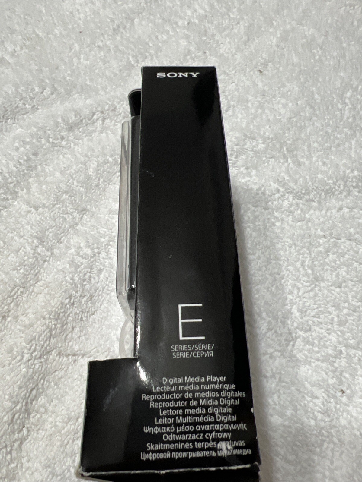 Sony Walkman NWZ-E385 Black Black (16 GB) Digital Media Player for sale ...