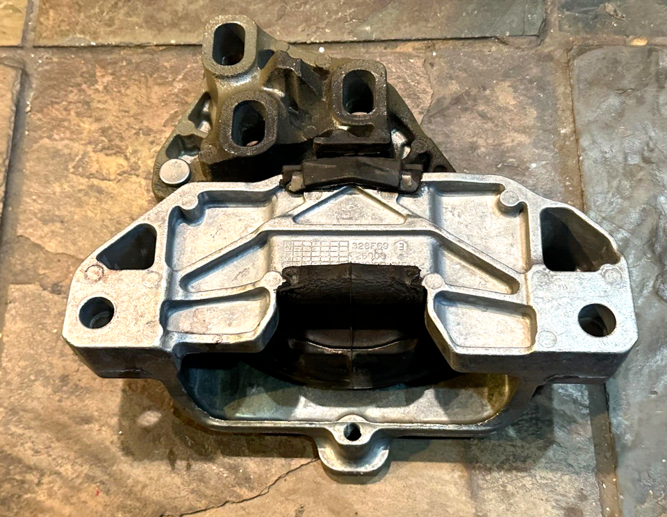 2021 2022 2023 MERCEDES CLA250 GLA250 TRANSMISSION MOUNT 2472403100 ...