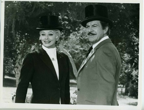 LUCILLE BALL ROBERT PRESTON MAME 11/19/76 7X9 PHOTO X7145 | eBay