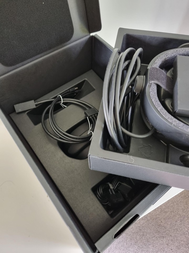 Boxed Valve Index VR Headset HMD Virtual Reality + all cables & power ...