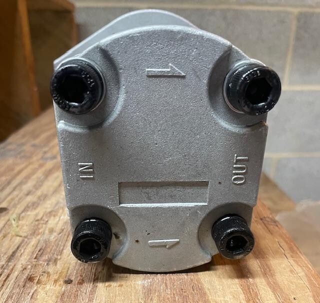 Hydraulic Gear Pump 3-13 GPM 5/8" Keyed shaft SAE-A CCW Rotation | eBay