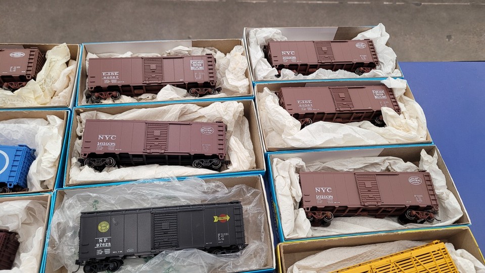 25pc Lot ATHEARN 10' Box Train Cars Stock Metal Wheels Assembled ...