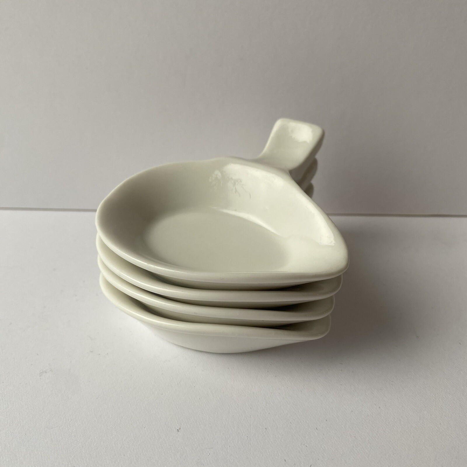 Set of 4 Elegant White Ceramic Spoon Rest Sauce Dishes w/Chopstick ...