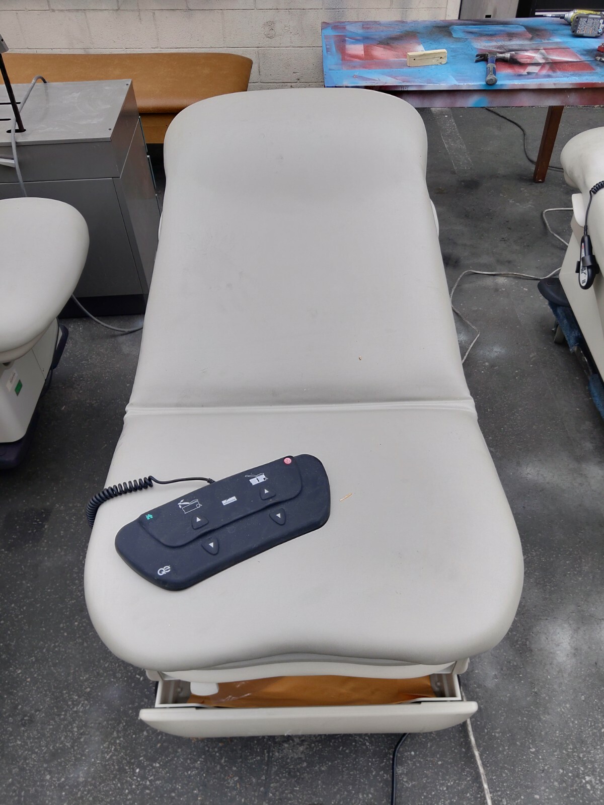 Midmark 625-001 Barrier Free Exam Table, With Footswitch & Hand Control ...