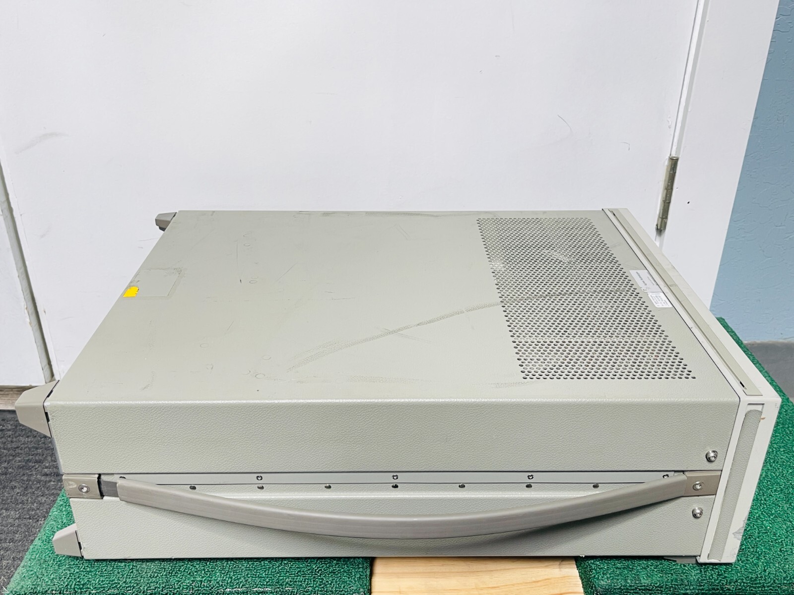 HP Agilent 8665B 6 GHz Synthesized Signal Generator With Option 004 for ...