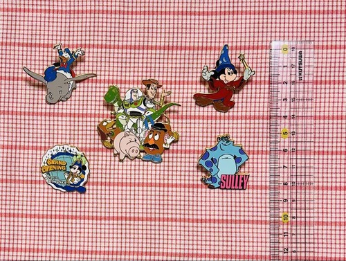 Disney Disney Character Pin Badge Set 5 Pieces Metal Unused Collectible ...