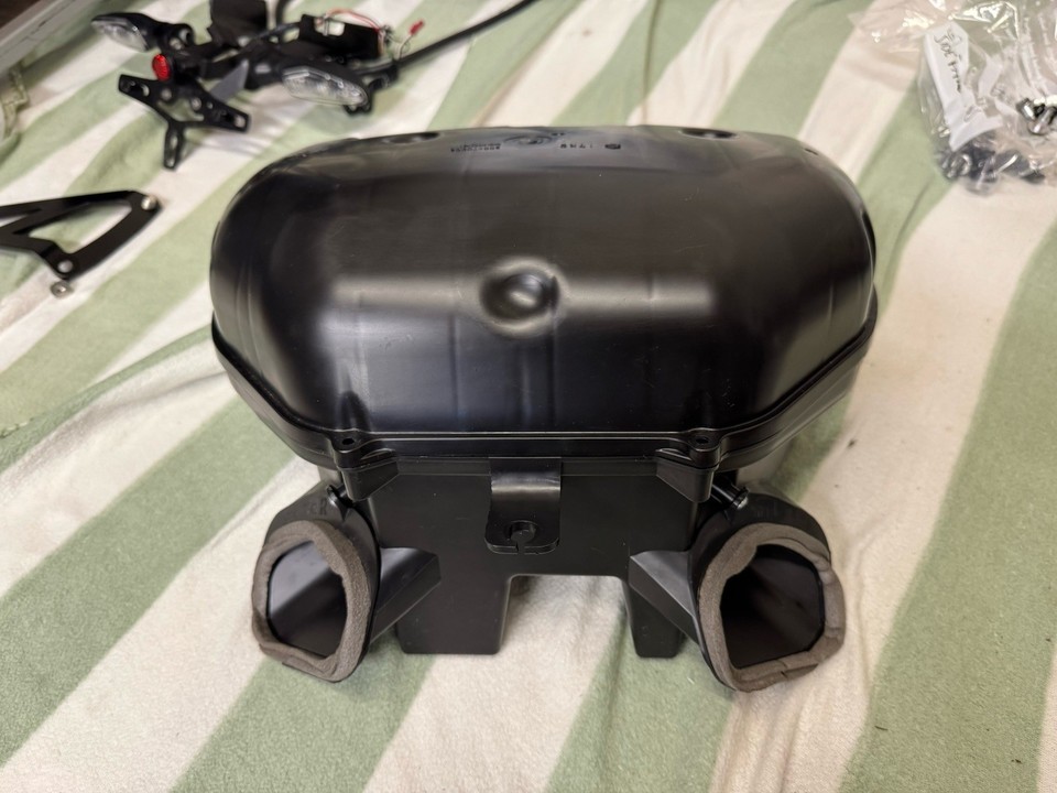 GSXR1000 2017 L7 Airbox Complete | eBay UK