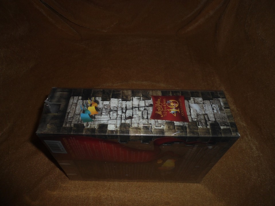 Monty Python and the Holy Grail Ltd Ed Castle Catapult Gift Set [BD ...