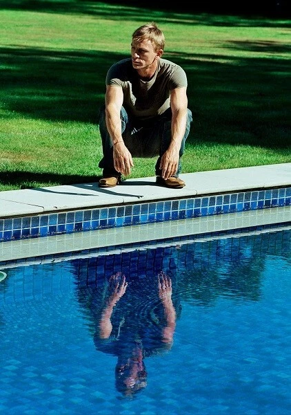 Daniel Craig Skyfall Pool