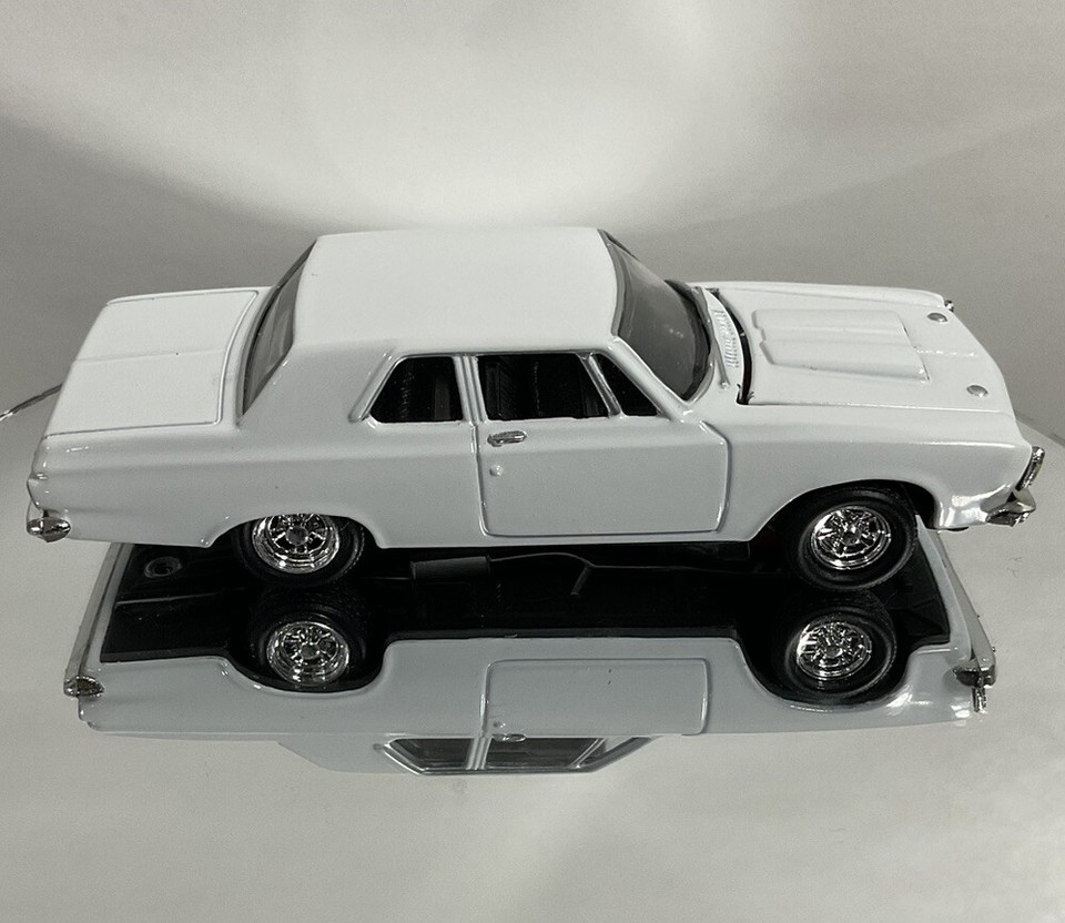 Hot Wheels 1963 “Plymouth 426 Max Wedge Hemi” White (1:64) Limited ...
