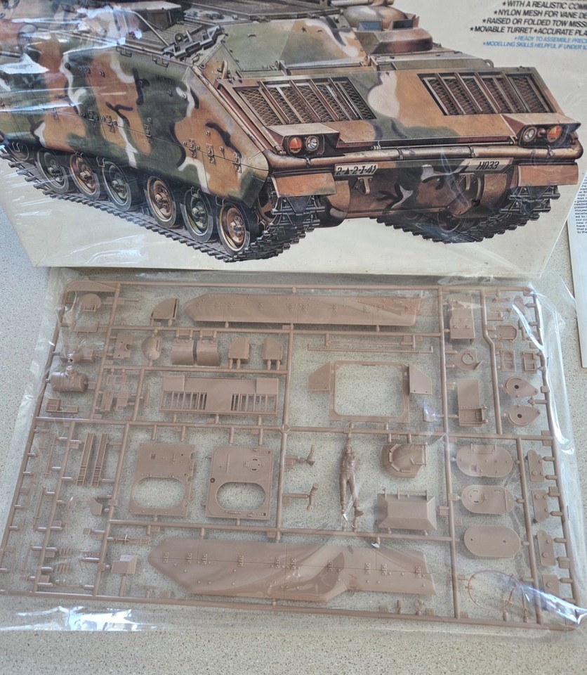 TAMIYA 1/35 M3 BRADLEY CFV TANK MODEL #35131 | eBay