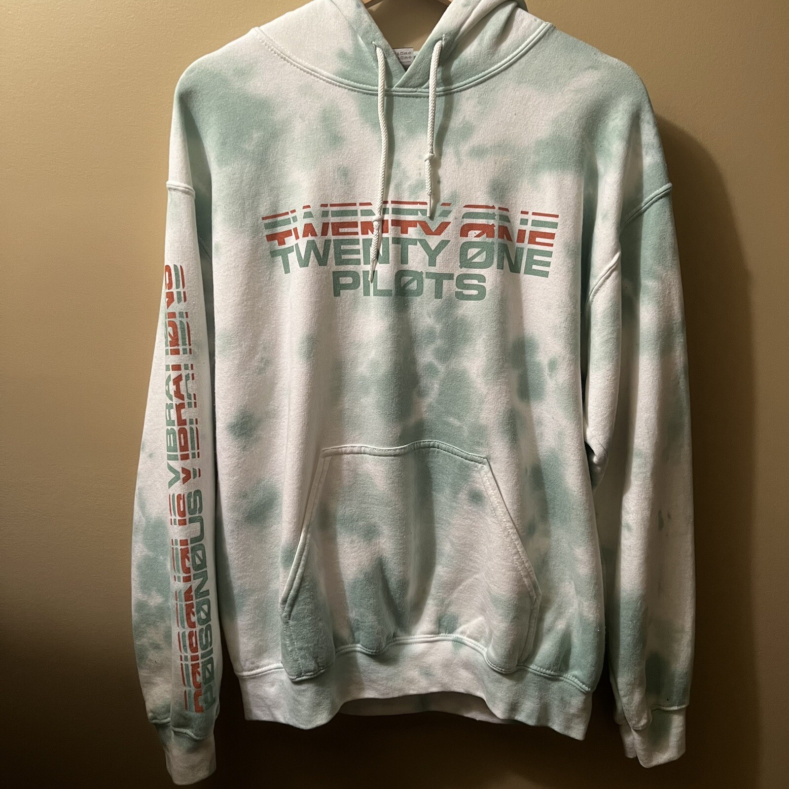 Twenty One Pilots Medium Hoodie. - Gem