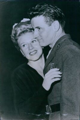 1947 Ginger Rogers Actress & Pvt Jack Briggs Press Photo | eBay