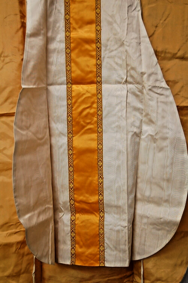 CREAM & GOLD 40" HARBRO FIDDLEBACK VESTMENT CHASUBLE WITH IHS - (#672 ...