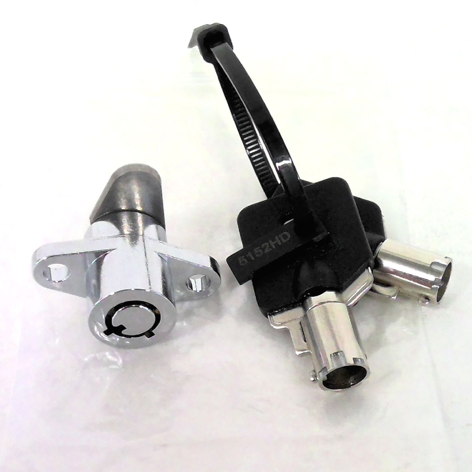 Harley Davidson Tour Pak Lock Kit With 2 Keys 90300030 for sale online ...