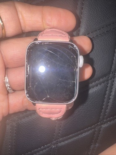 Apple Watch SE 40mm Cellular + GPS *Cracked Screen* | eBay
