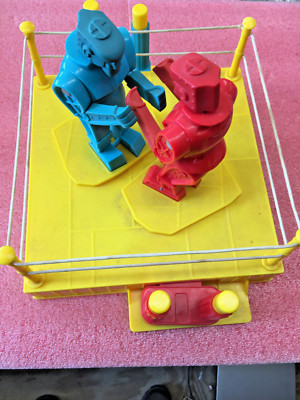 BS9 2001 Mattel ROCKEM SOCKEM ROBOTS Fighting Ring BLUE BOMBER RED ...