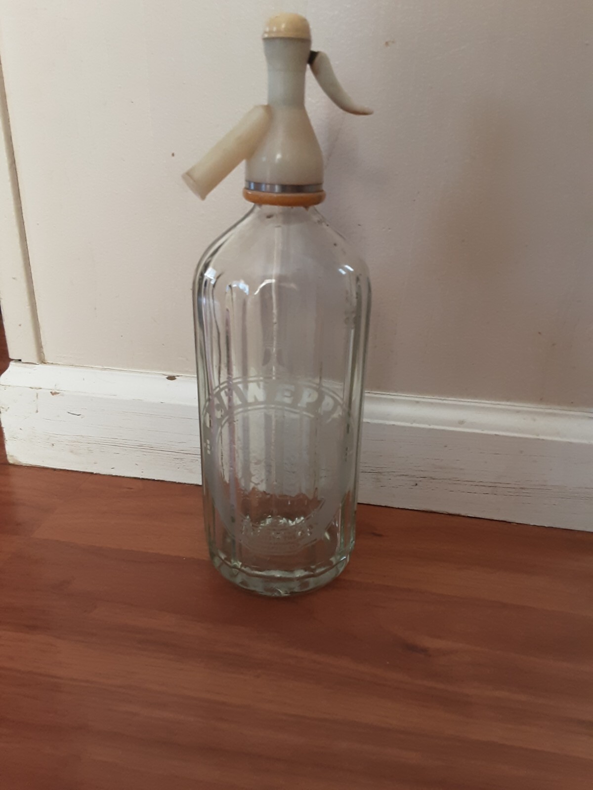 VINTAGE SCHWEPPES SODA WATER SYPHON ACID ETCHED BY APPT TO HER MAJESTY ...