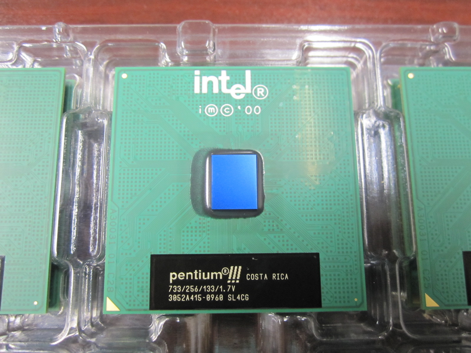 NEW Intel Pentium III SL4CG 733MHz/256KB/133MHz FSB Socket/Sockel 370 ...