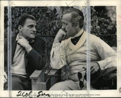1957 Press Photo Actors Michael Todd & David Niven during shooting of a ...