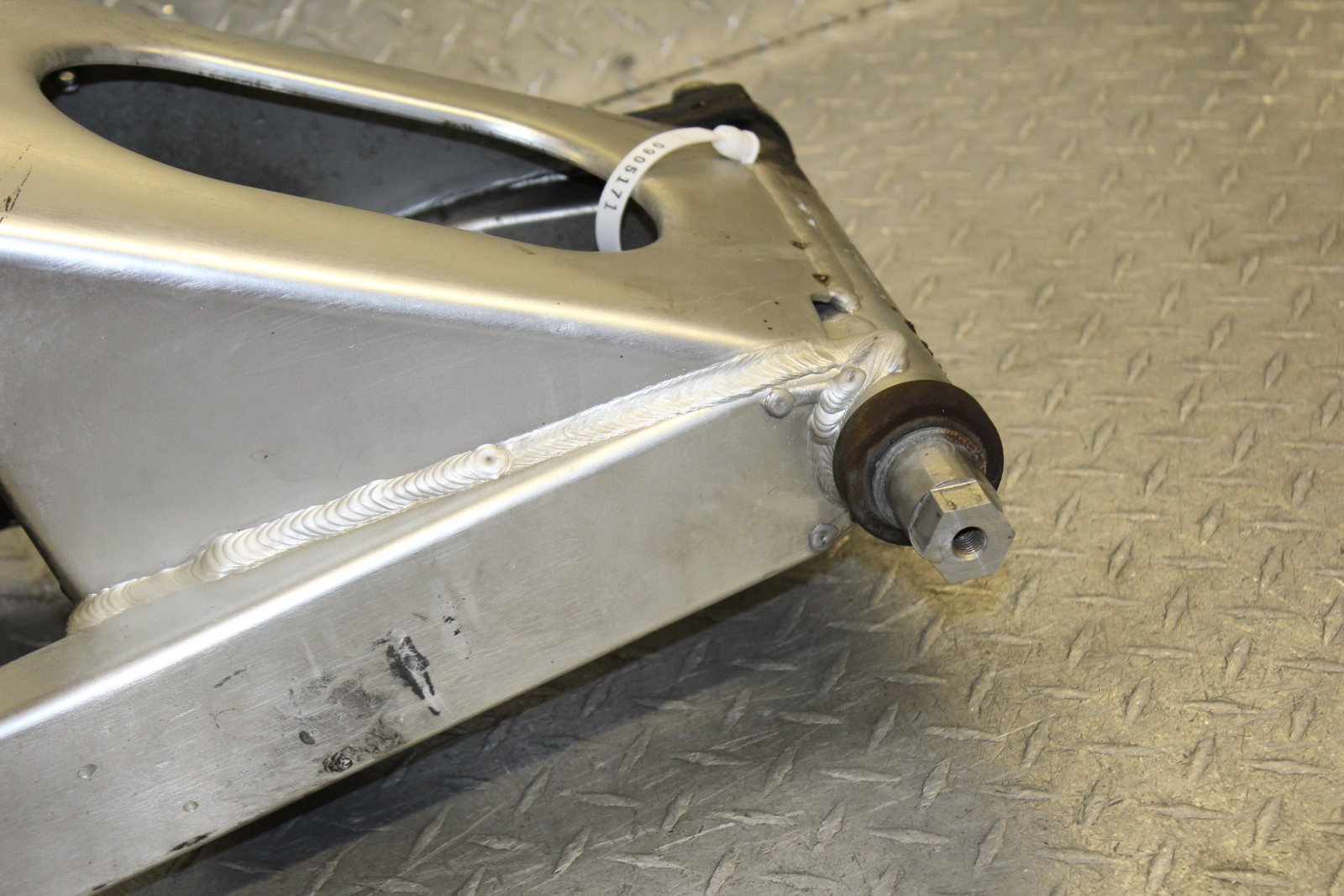 1999 YAMAHA YZF R1 YZFR1 REAR SWINGARM BACK SUSPENSION SWING ARM | eBay