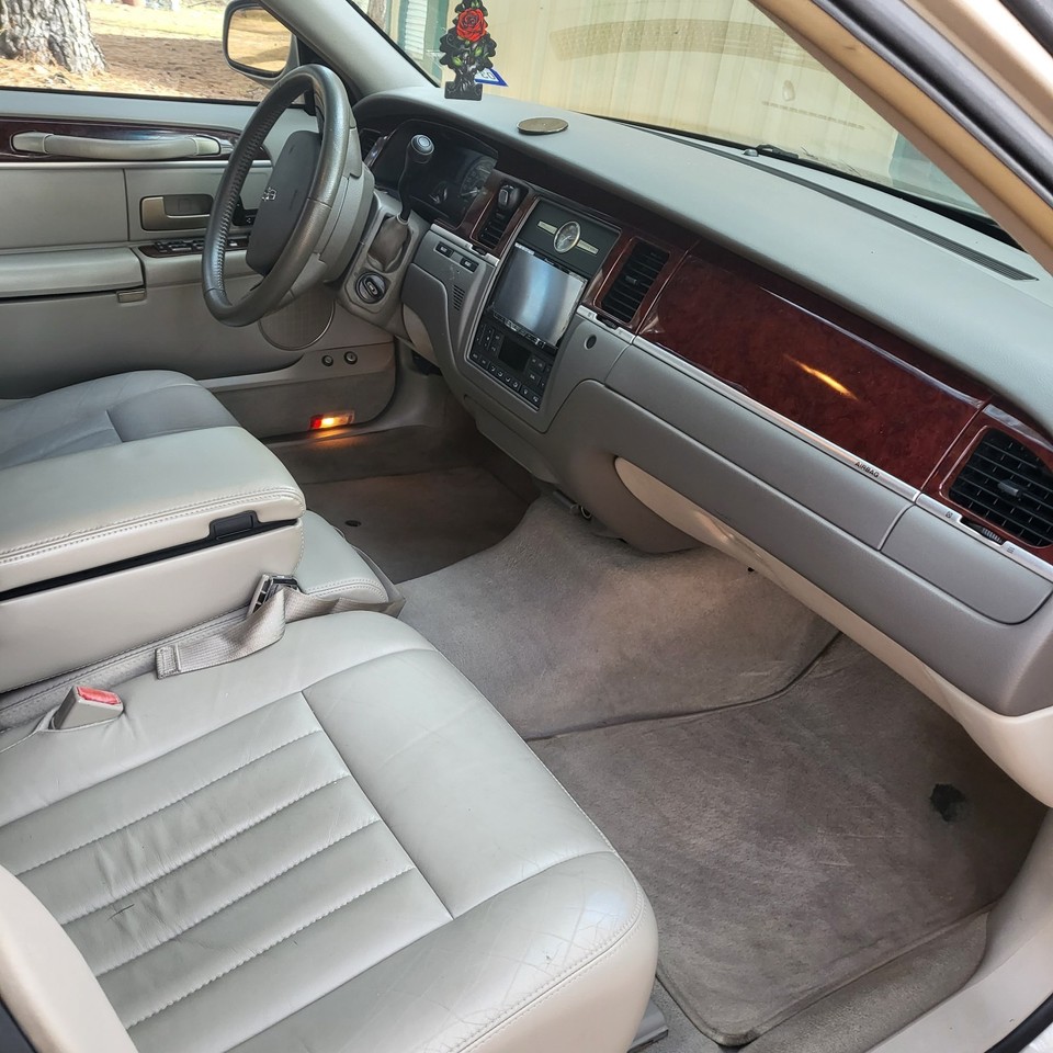 2005 Lincoln Town Car SIGNATURE | eBay