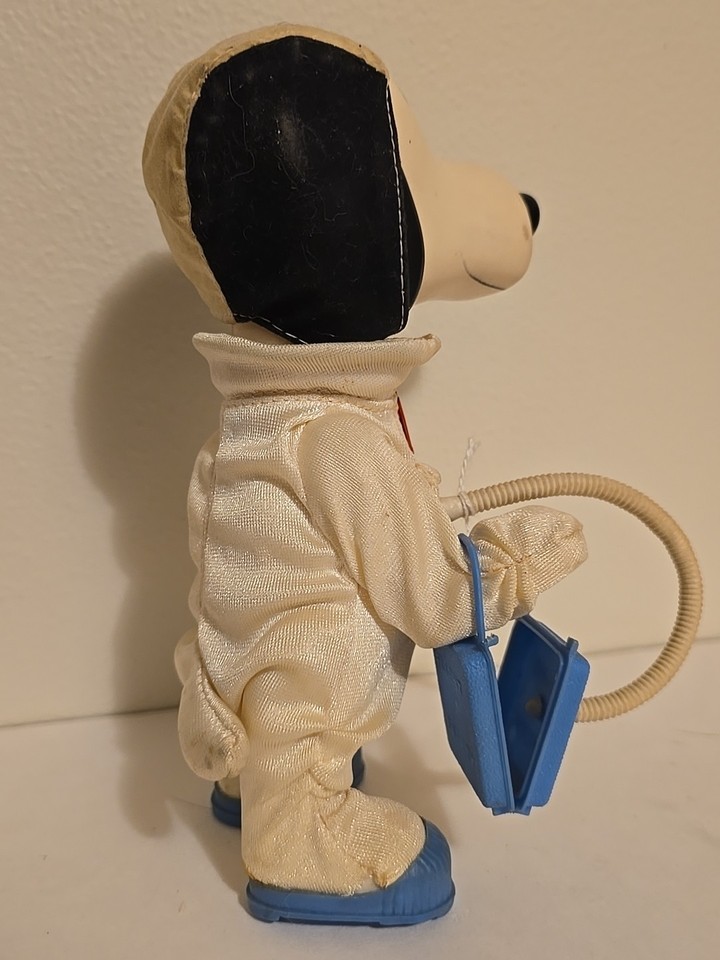 Vintage 1969 United Feature Syndicate Astronaut Flight Safety Snoopy ...