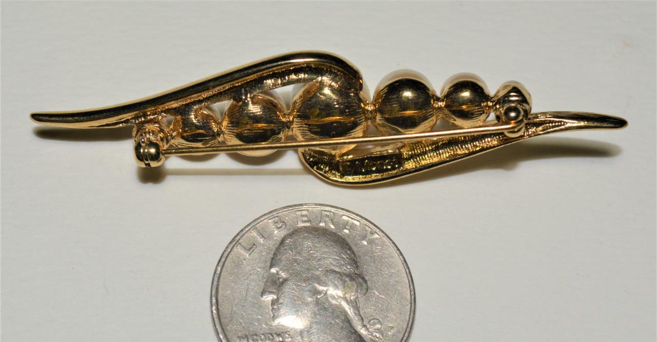 Vintage Signed MONET Goldtone Faux Pearls Pin Brooch - Gem