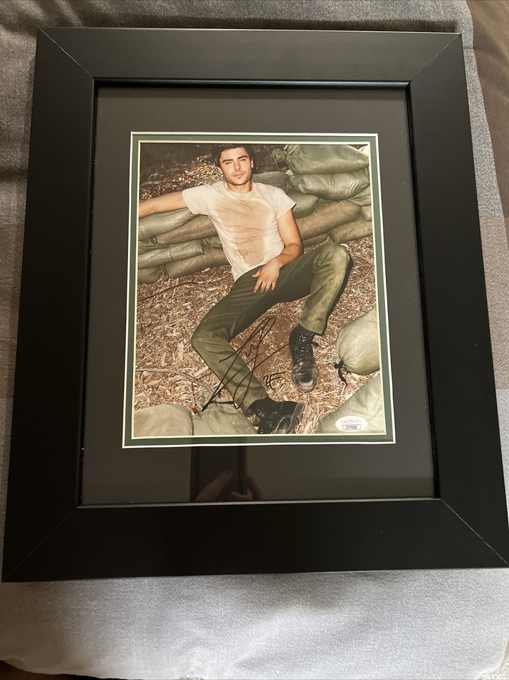 Zac Efron SIGNED 8x10 Photo Autograph JSA COA 14 1/2 X 7 1/2“ Frame d ...