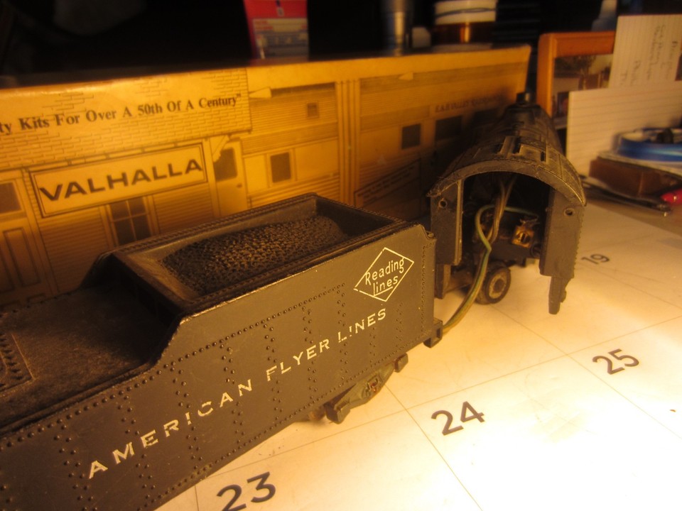 AMERICAN FLYER trains; A nice but non running plastic READING 4-4-2 ...