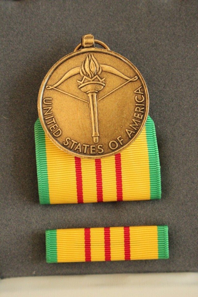 USN US NAVY & FLEET MARINES UNISSUED VIETNAM SERVICE MEDAL & RIBBON ...