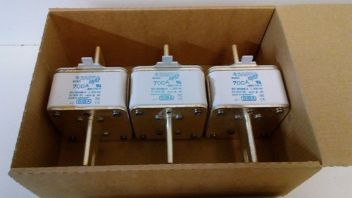 BOX OF (3) SIBA SQB3 700A 690V SEMICONDUCTOR FUSES 2063432.700 DIN110 ...