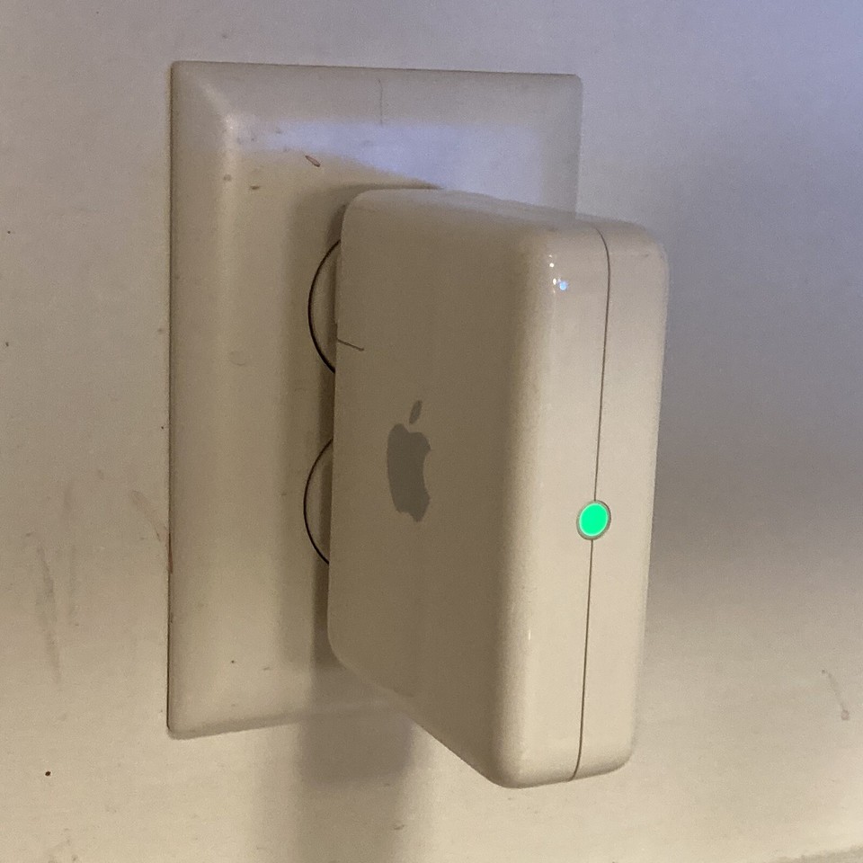 Apple Airport Express A1084 M9470LL/A Wireless B/G with Apple Extender ...