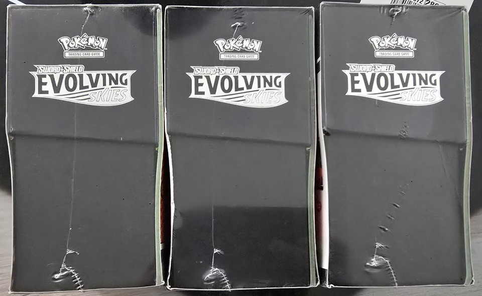 Pokémon TCG: SWSH Evolving Skies Pokemon Center Elite Trainer Box ETB ...