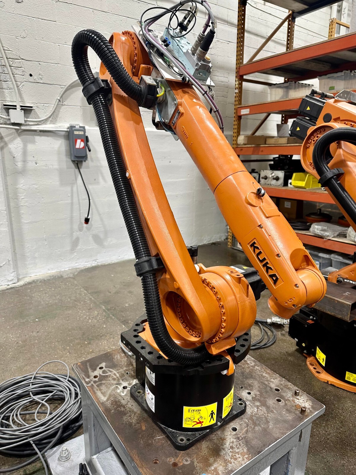 KUKA KR6 R1820 Complete Robot System w/ KRC4 Controller - Single Phase ...